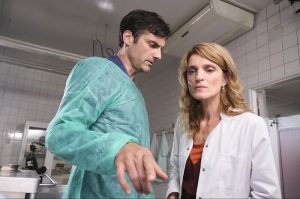 心配性の警部と美人監察医がタッグ！『心配性刑事ワーグナーの捜査』が8月26日（土）よりBS11で放送 - 海外ドラマNAVI